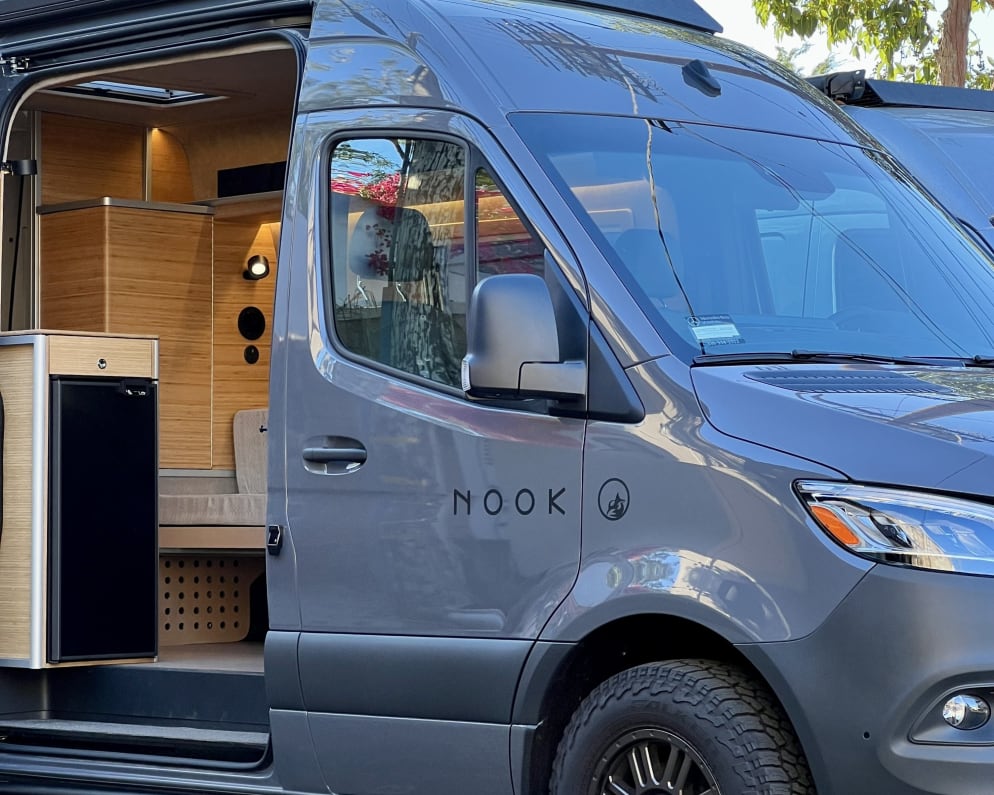 2019 Class B RV for Rent in Los Angeles, California - RVUSA.com