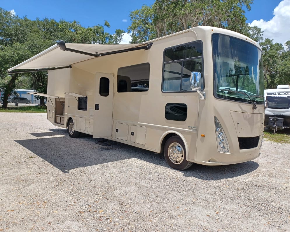 Class A RV for Rent in Tampa, Florida - RVUSA.com