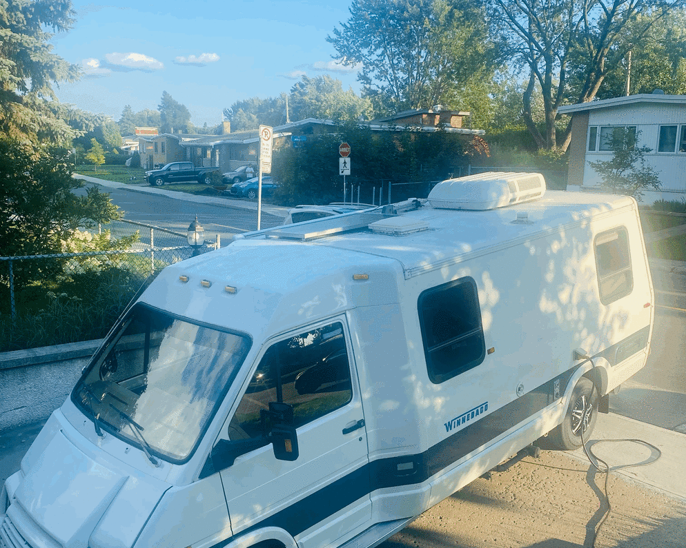 1985 Winnebago Lesharo Class B RV for Rent in Laval, Quebec - RVUSA.com