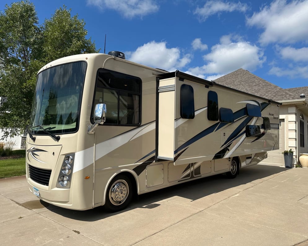Class A RV for Rent in Otsego, Minnesota - RVUSA.com