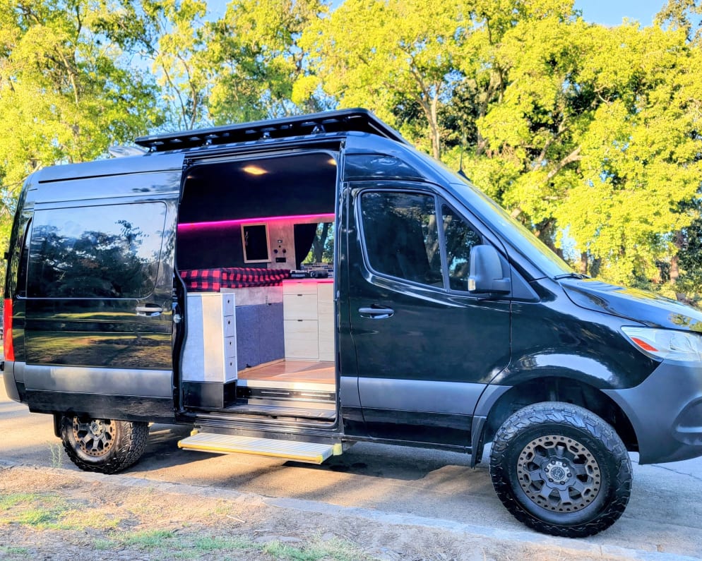 2020 Class B RV for Rent in SACRAMENTO, California - RVUSA.com