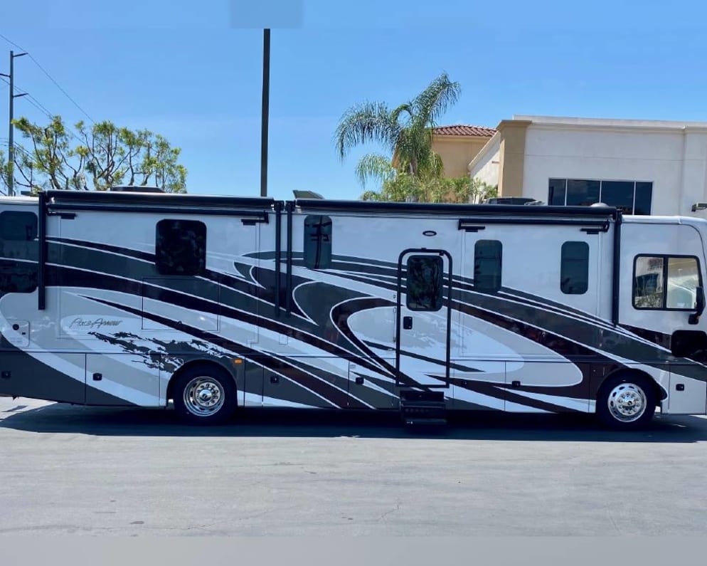 2020 Class A RV for Rent in Royal Palm Beach, Florida - RVUSA.com