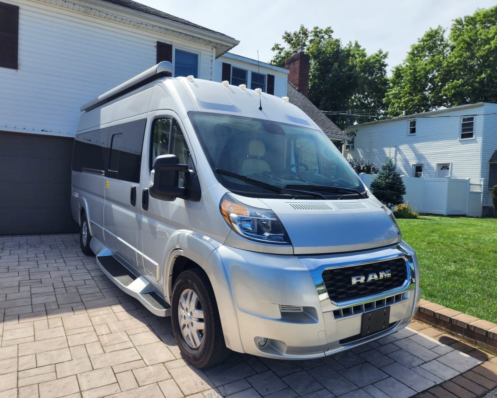 2024 Class B RV for Rent in Bellmore, New York - RVUSA.com
