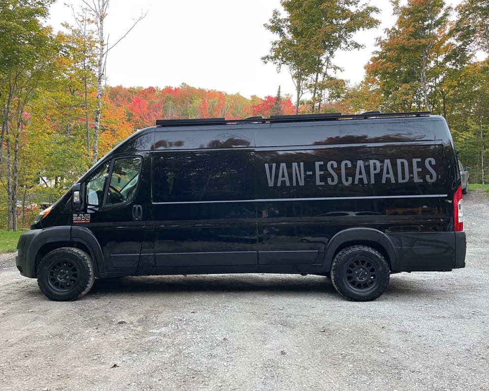 2022 Class B RV for Rent in Saint-Hippolyte, Quebec - RVUSA.com