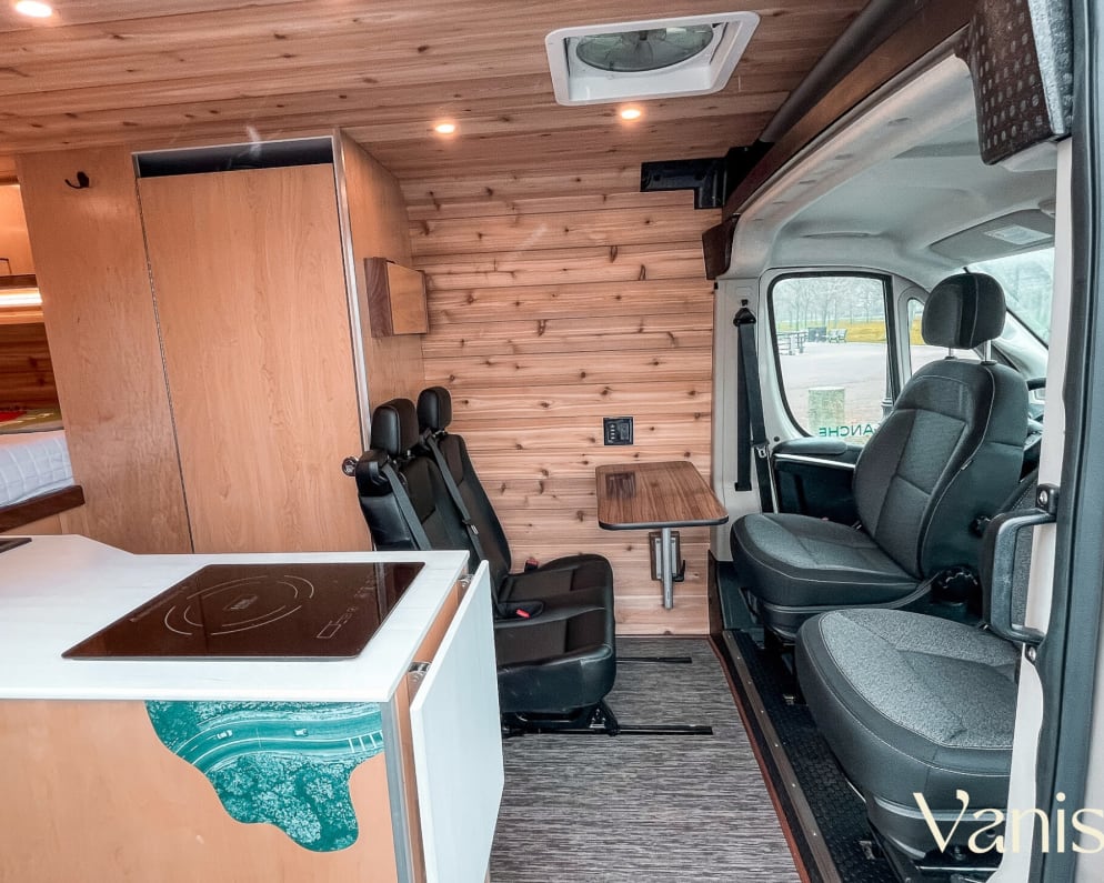 2022 Class B RV for Rent in Jersey City, New Jersey - RVUSA.com
