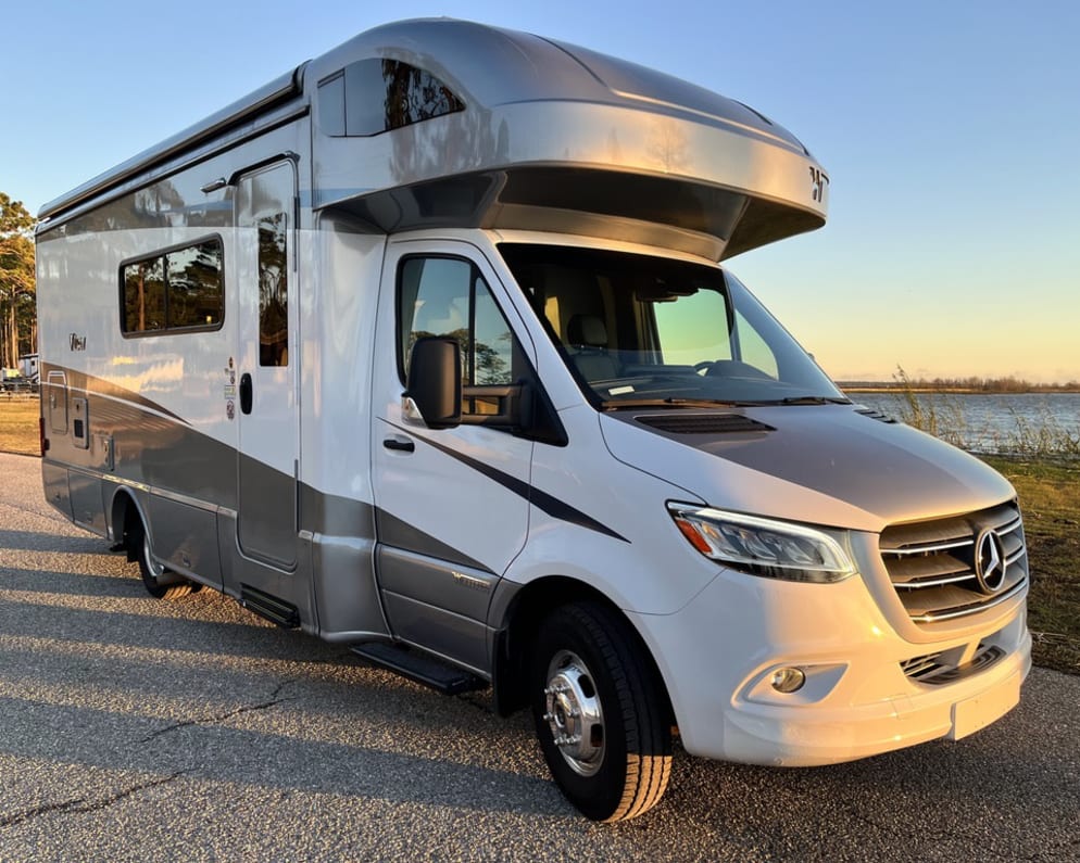 2020 Class C RV for Rent in Spanish Fort, Alabama - RVUSA.com