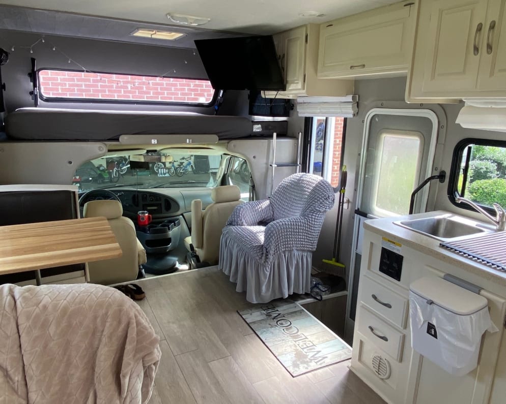 2008 Class C RV for Rent in Simpsonville, South Carolina - RVUSA.com