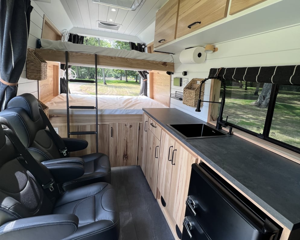 Class B RV for Rent in Copemish, Michigan - RVUSA.com