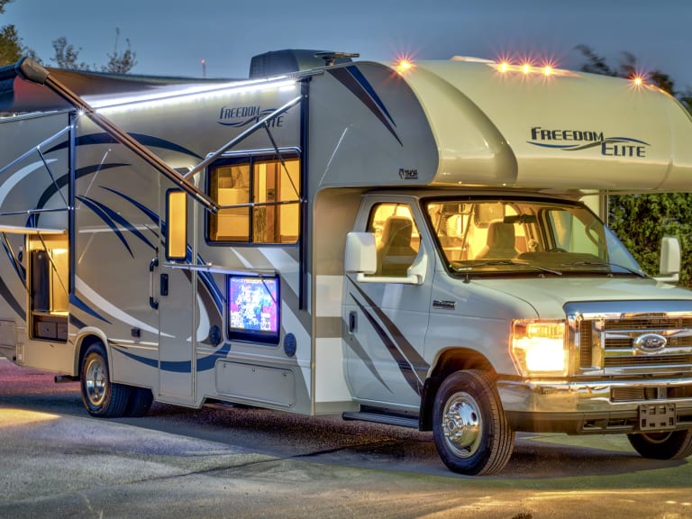 2018 Thor Motor Coach Freedom Elite Class C Rental in Charleston, SC ...