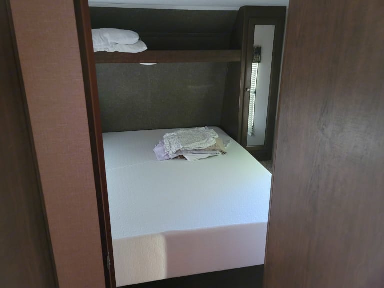 2018 Keystone RV Hideout Luxury Travel trailer Rental in Pendleton, IN ...