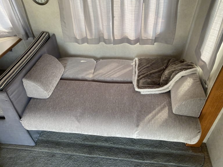 2004 Gulf Stream Ultra Supreme Class C Rental in Copley, OH | Outdoorsy