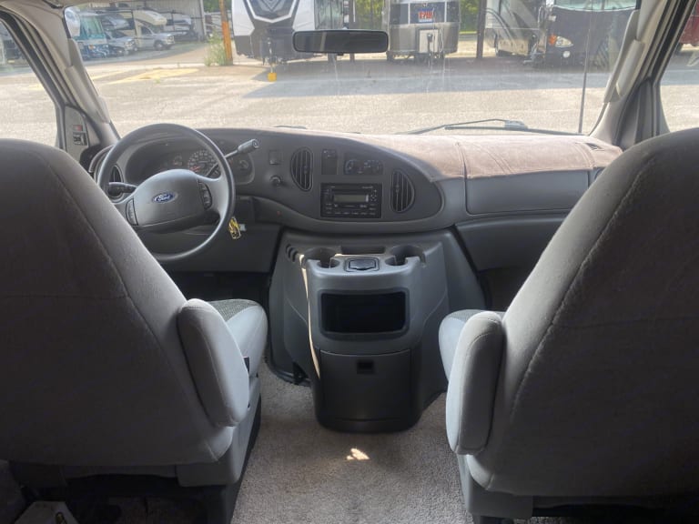 2004 Gulf Stream Ultra Supreme Class C Rental in Copley, OH | Outdoorsy