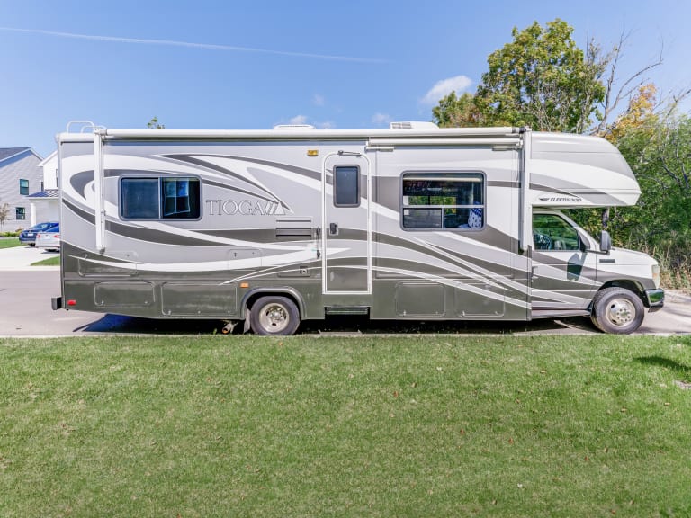 2008 Tioga Tioga Motorhome Class C Rental in Ann Arbor, MI | Outdoorsy
