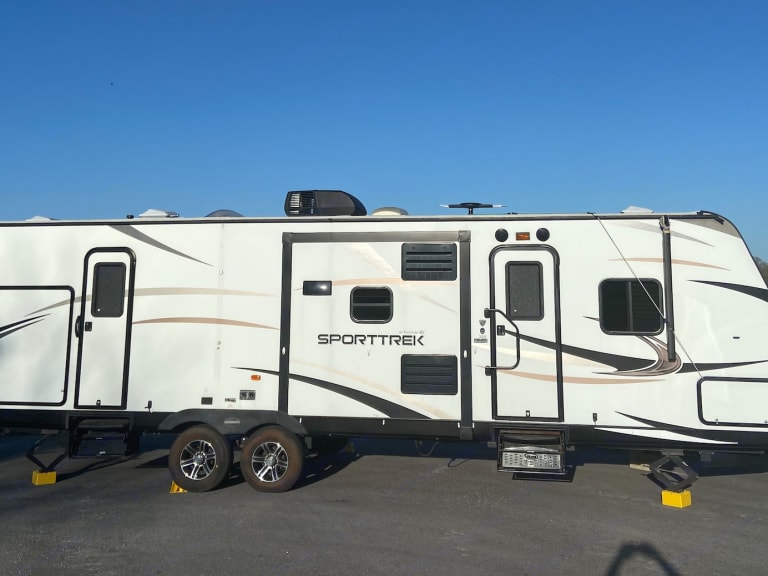 2017 Venture Rv Sporttrek Truck Camper Rental in Bolivar, MO | Outdoorsy