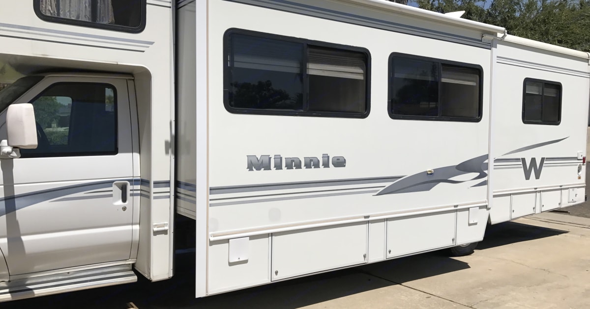 2002 Winnebago Minnie Winnie Capucine Rental in Dinuba, CA | Outdoorsy