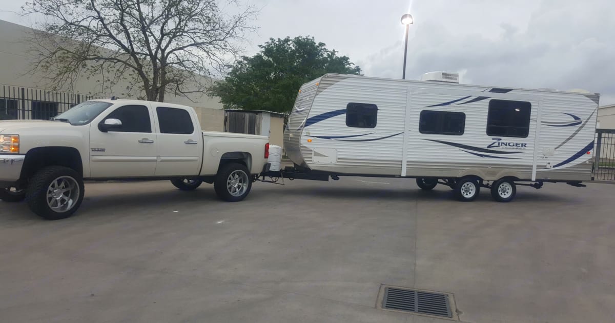 2012 zinger 28bh Travel trailer Rental in Houston, TX | Outdoorsy