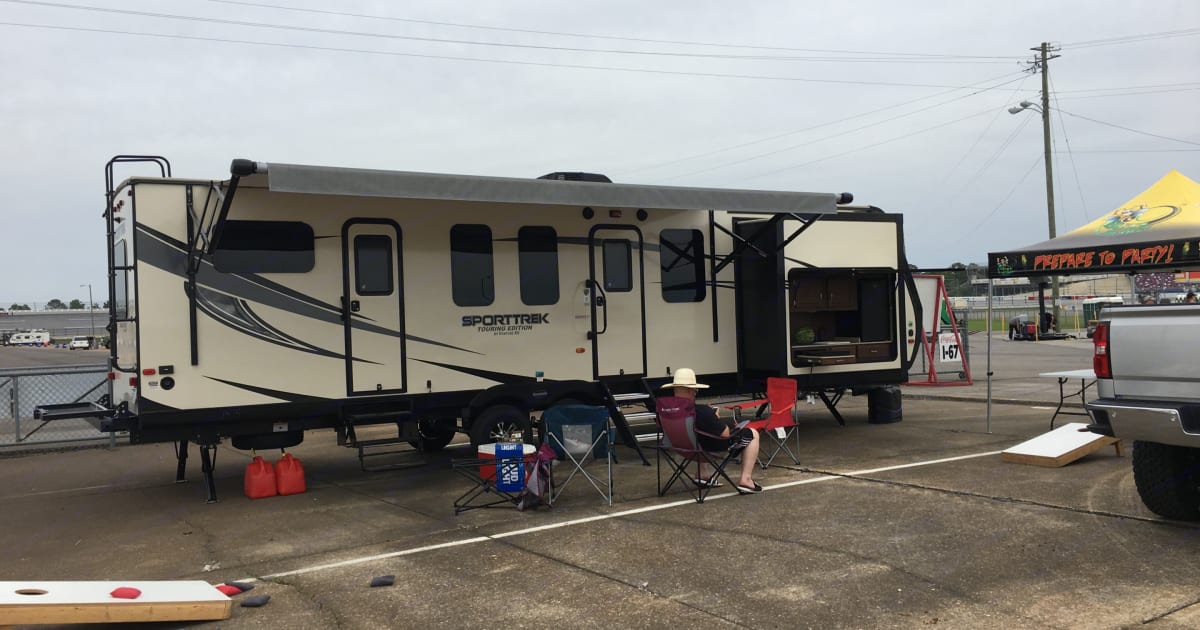 2017 Venture Rv Sporttrek Travel trailer Rental in Springfield, OH ...