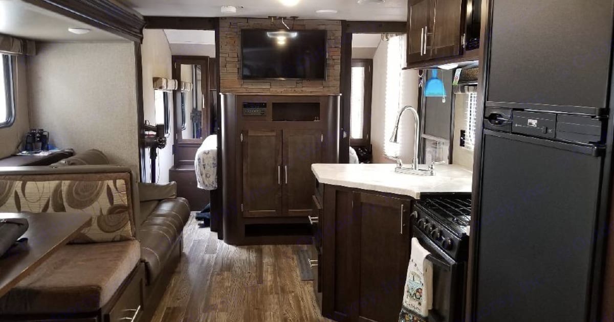 2016 Forest River Cherokee Grey Wolf Travel trailer Rental in Streetman ...