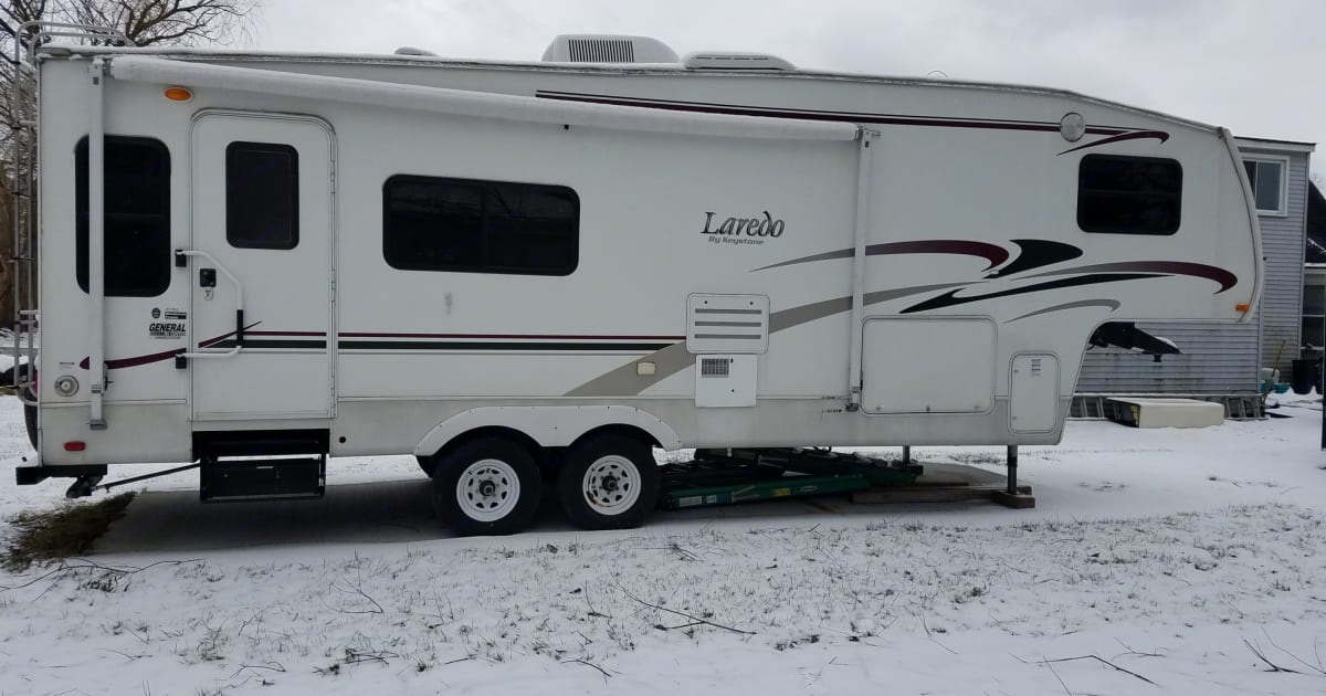 2004 Keystone Laredo Fifth-wheel Rental in Taylor, MI | Outdoorsy