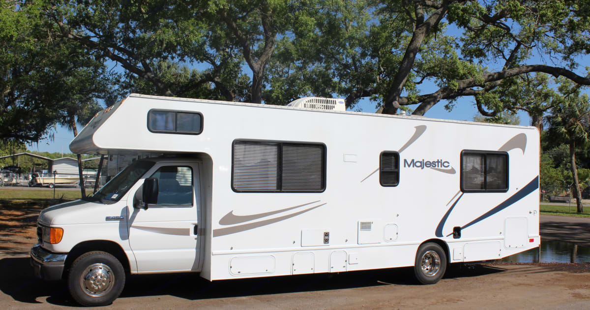 2007 Four Winds Majestic Motorhome Rental in Tampa Bay, FL | Outdoorsy