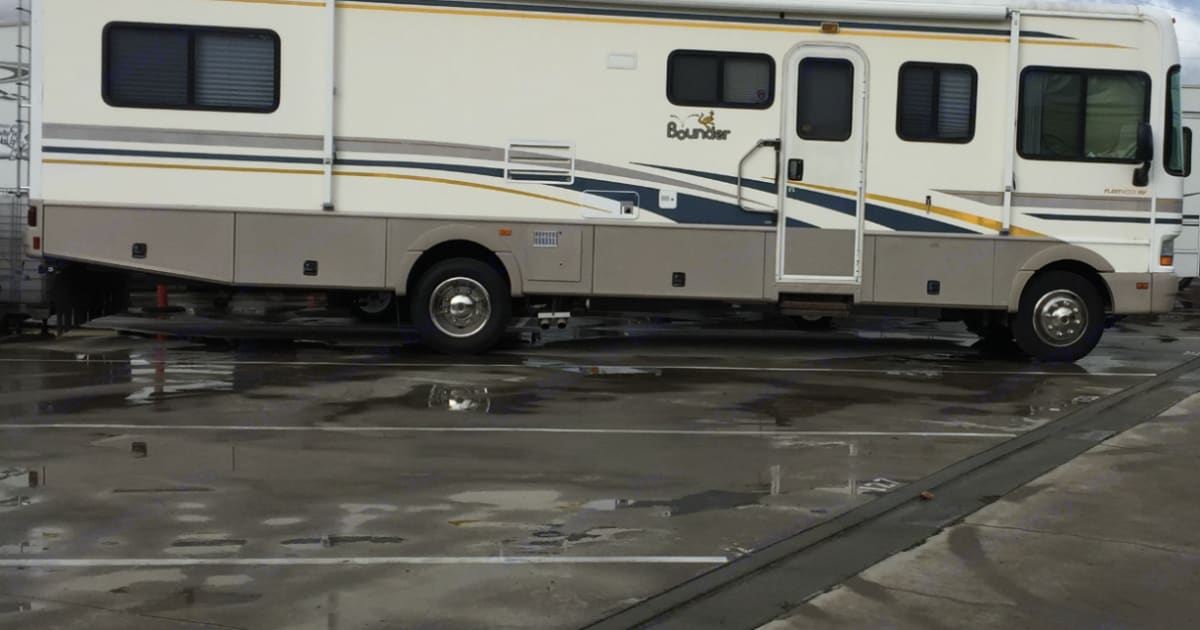 2002 Fleetwood Bounder Class A Rental in Pleasanton, CA | Outdoorsy