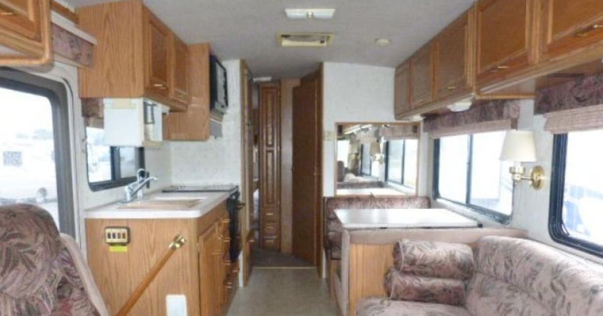 1994 Fleetwood Bounder Class A Rental in Riverside, CA | Outdoorsy