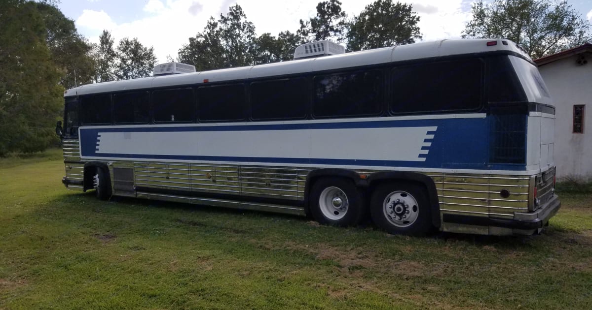1983 Mci Mc9 Class A Rental in Orlando, FL | Outdoorsy