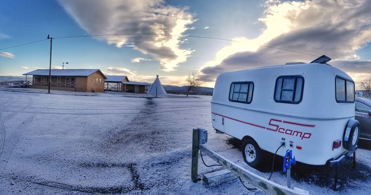 2009 Scamp 16' Travel trailer Rental in Bend, OR | Outdoorsy