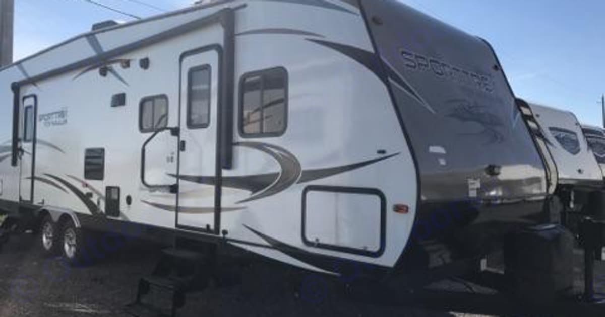 2017 Venture Rv Sporttrek Toy hauler Rental in Waterloo, ON | Outdoorsy