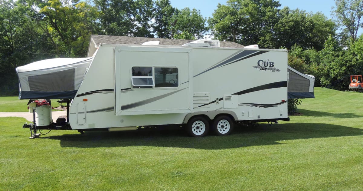 2006 Aerolite Cub Travel trailer Rental in Hartland, WI | Outdoorsy