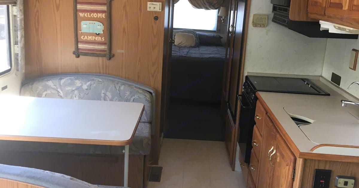 1998 Winnebago Adventurer Class A Rental in Blauvelt, NY | Outdoorsy