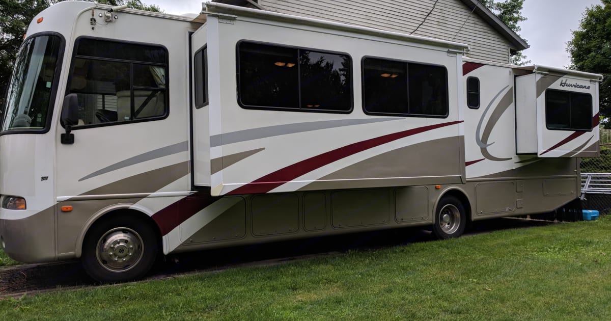 2005 Four Winds Hurricane Class A Rental in Grand Rapids, MI | Outdoorsy