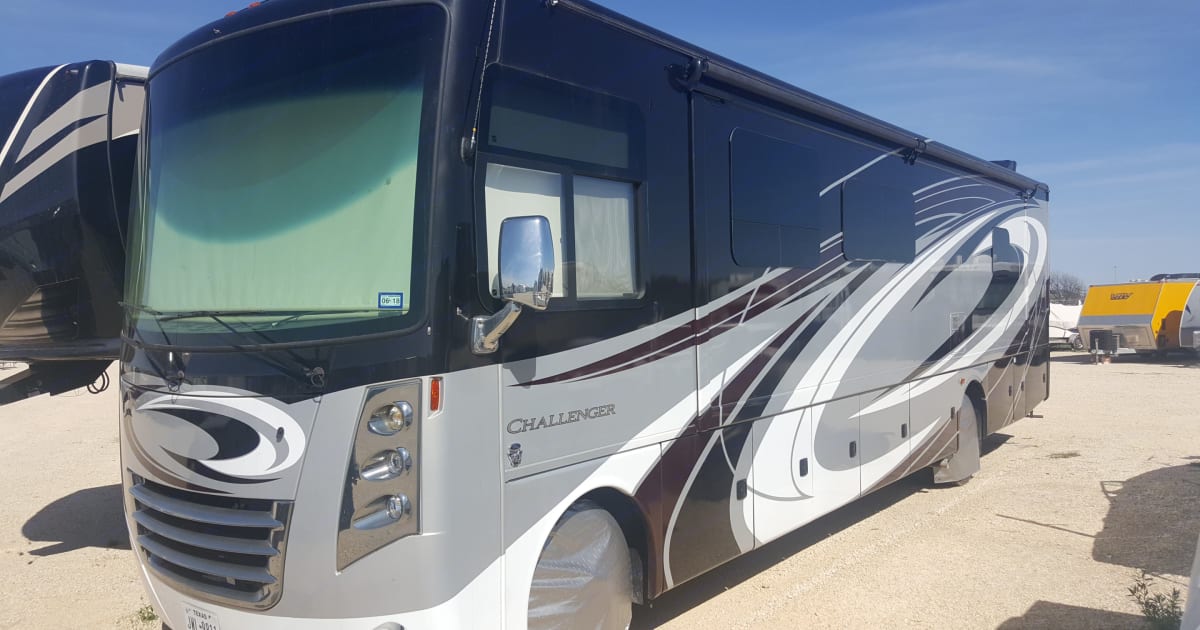 2017 Thor Motor Coach Challenger Class A Rental in San Antonio, TX ...