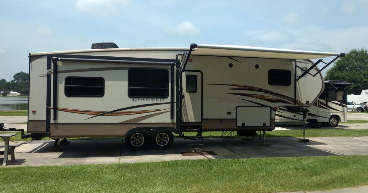 2015 Crossroads Cruiser Fifth-wheel Rental in Anahuac, TX | Outdoorsy