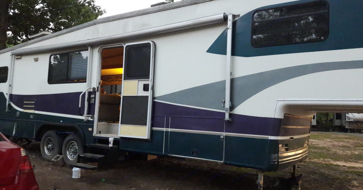 1996 Fleetwood Avion Fifth-wheel Rental in Cleveland, AR | Outdoorsy