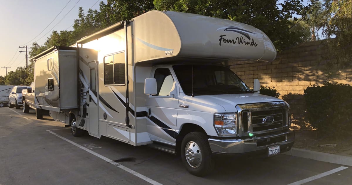 2018 Thor Motor Coach Four Winds Motorhome Rental in Simi Valley, CA ...