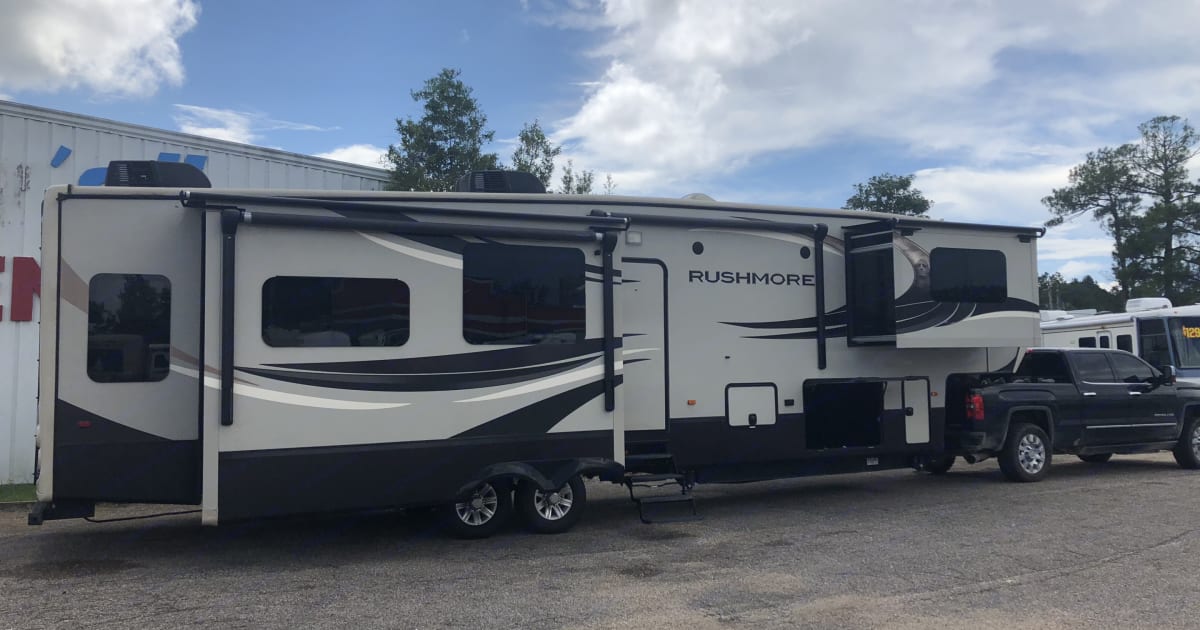 2015 Crossroads Rushmore Fifth-wheel Rental in Slidell, LA | Outdoorsy