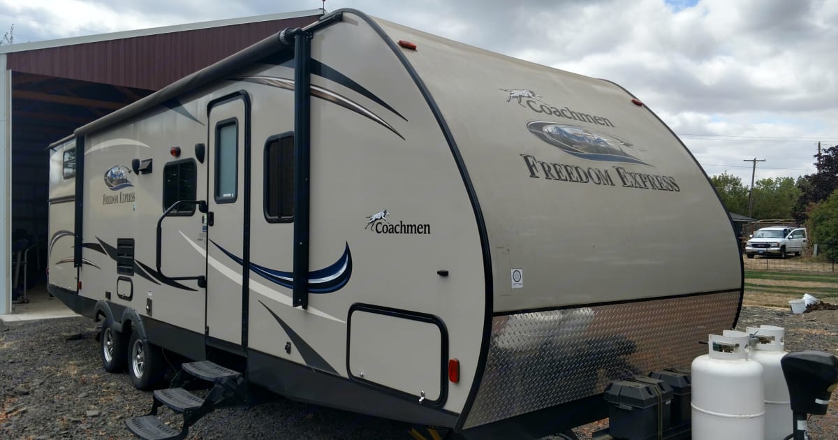 2016 Coachmen Freedom Express Travel trailer Rental in Lebanon, OR ...