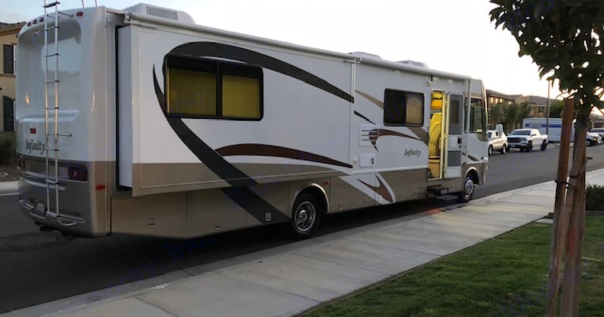 2003 Thor Motor Coach Four Winds Infinity Class A Rental in Winchester ...