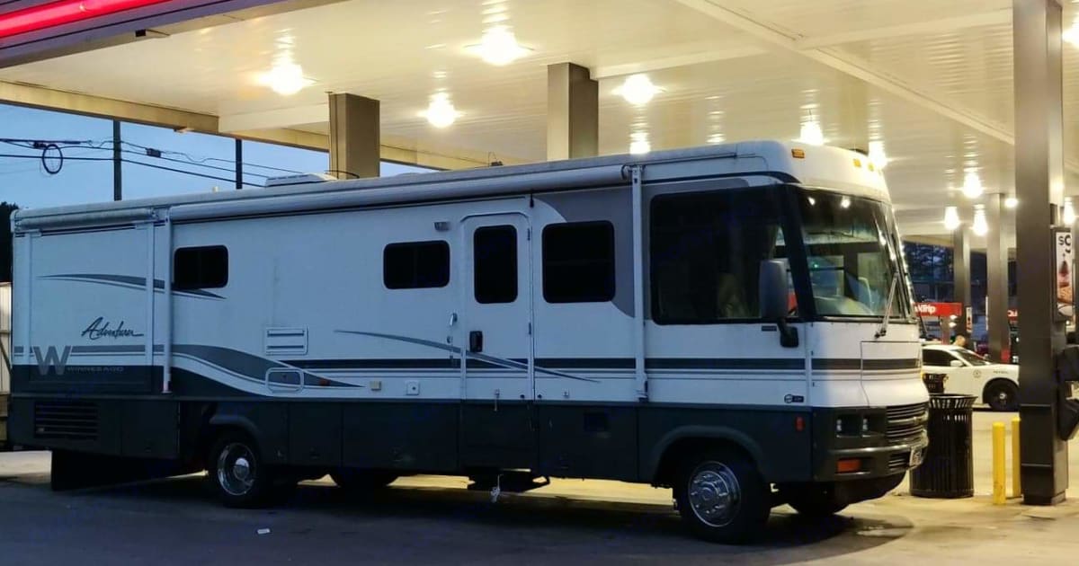 2004 Winnebago Adventurer Class A Rental in Amelia, OH | Outdoorsy