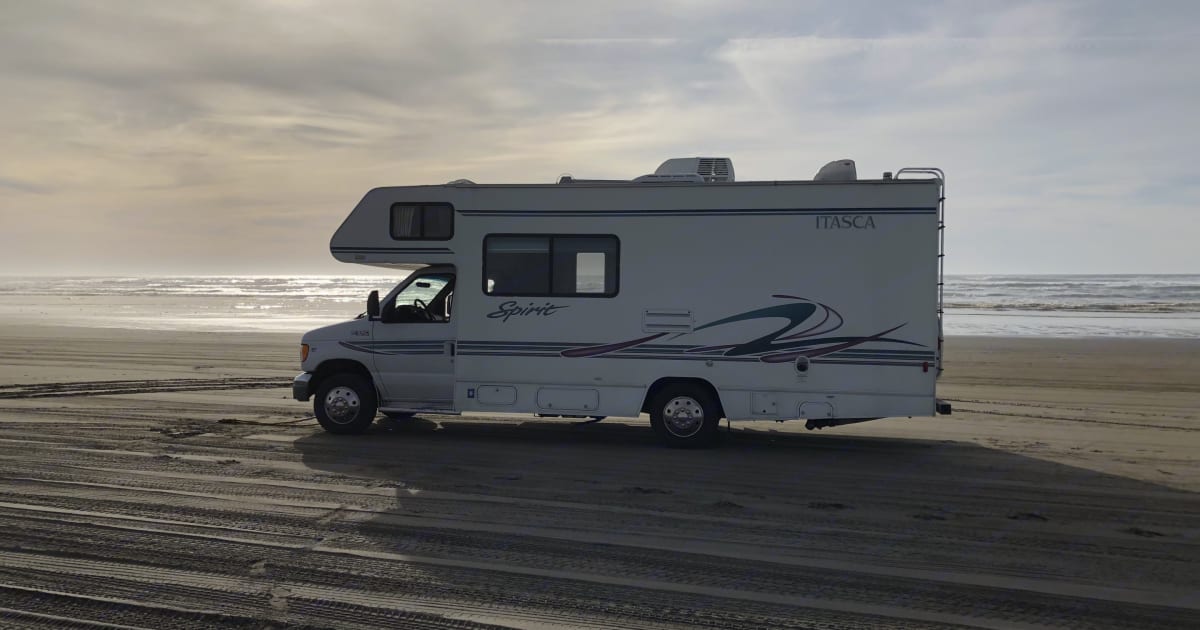 2002 Itasca Spirit Class C Rental in Pemberton, BC | Outdoorsy