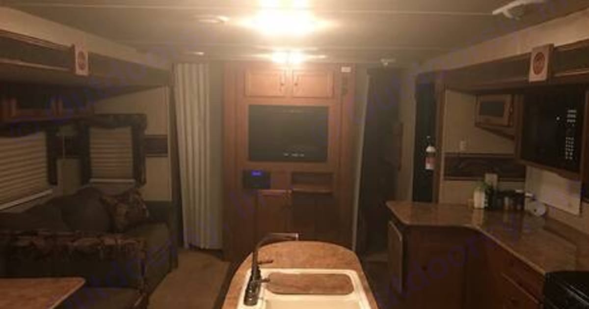 2014 Skyline Layton Travel trailer Rental in Canyon Lake, TX | Outdoorsy