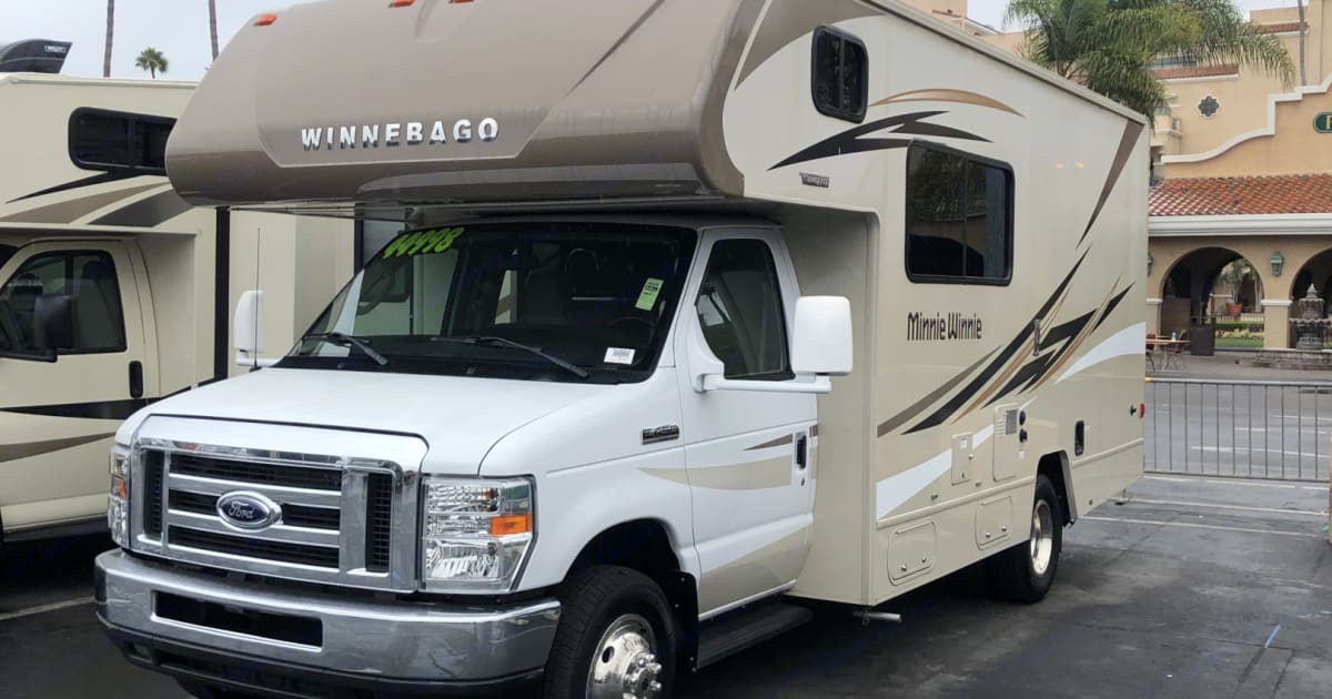 2017 Winnebago Minnie Winnie 22R Class C Rental in Sacramento, CA ...