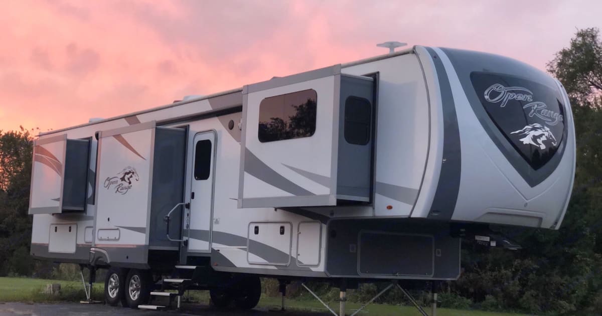 2018 Open Range 376FBH Fifth-wheel Rental in Bartlett, IL | Outdoorsy