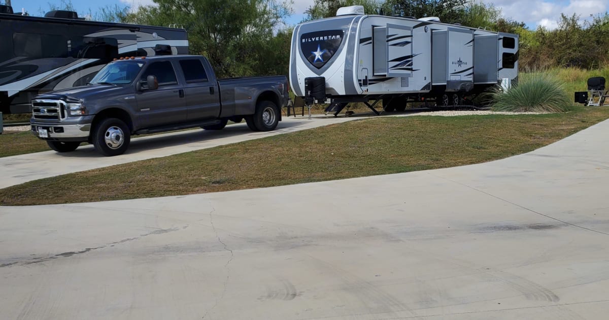 2019 highland ridge Silverstar 328BHS Travel trailer Rental in ...