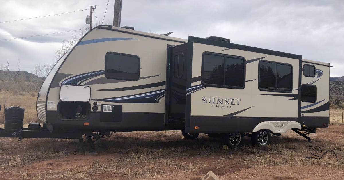 2015 Crossroads Sunset Trail Super Lite Travel trailer Rental in ...