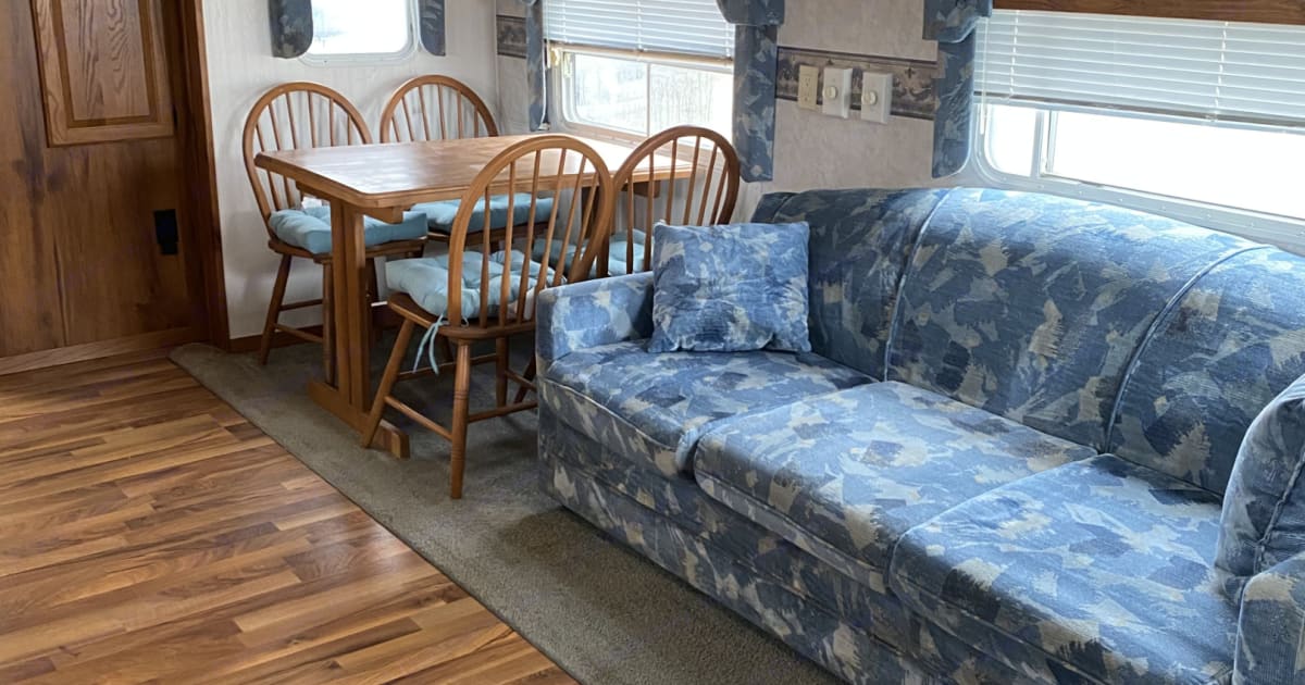 2001 Skyline Layton Travel trailer Rental in Villa Park, IL | Outdoorsy