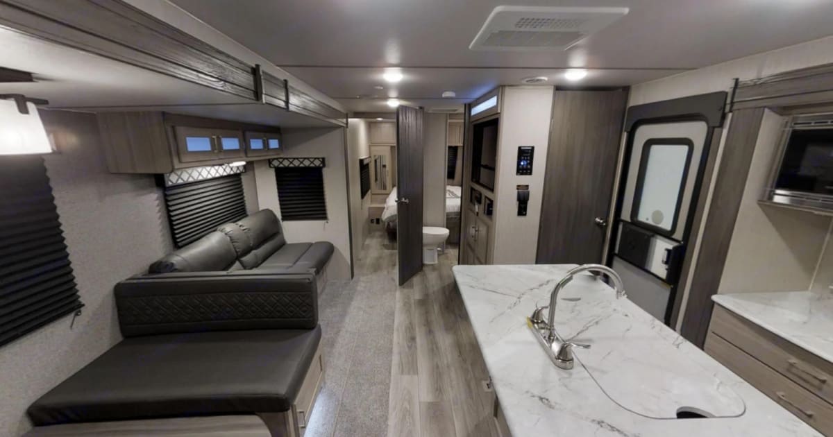 2020 Coachmen Freedom Express Travel trailer Rental in Huntsburg, OH ...