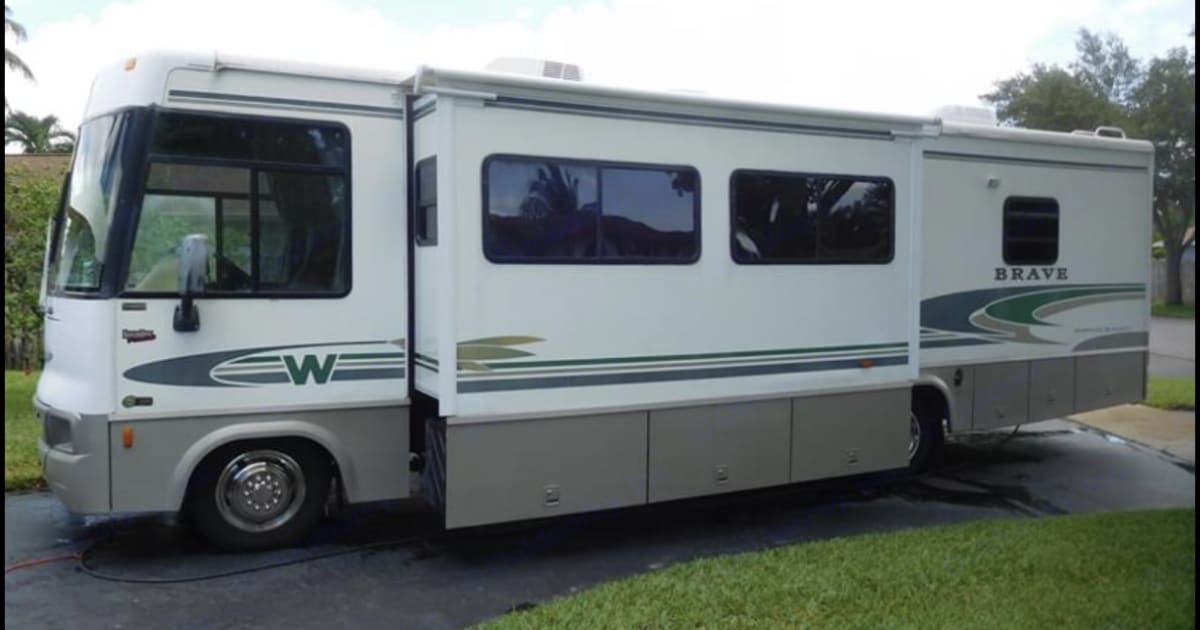 2002 Winnebago Brave Class A Rental in Lauderdale by the sea, FL ...