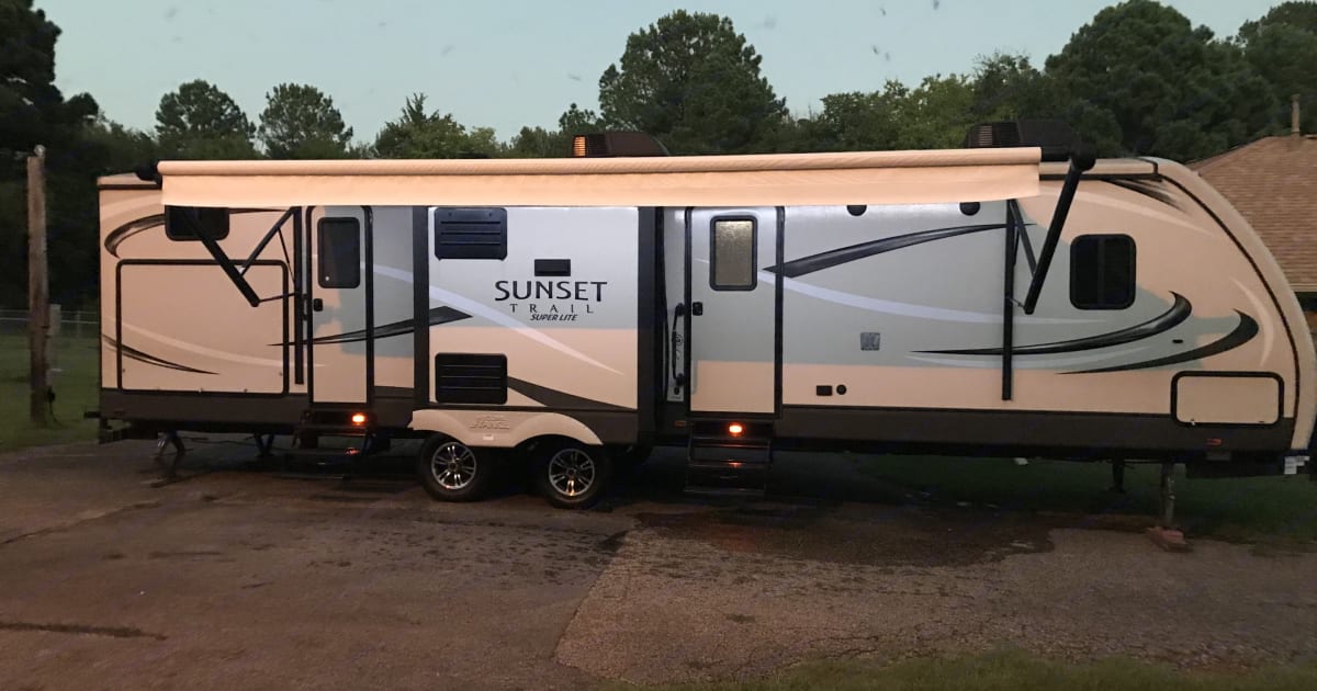 2017 Crossroads Sunset Trail Super Lite Travel trailer Rental in ...